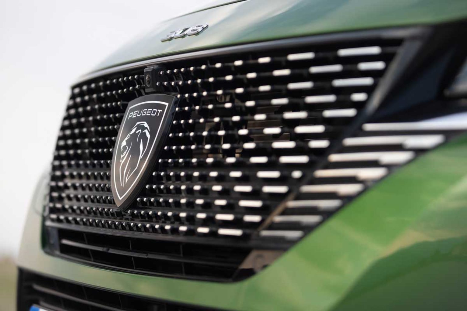 Les secrets technologiques du nouveau logo de la Peugeot 308
