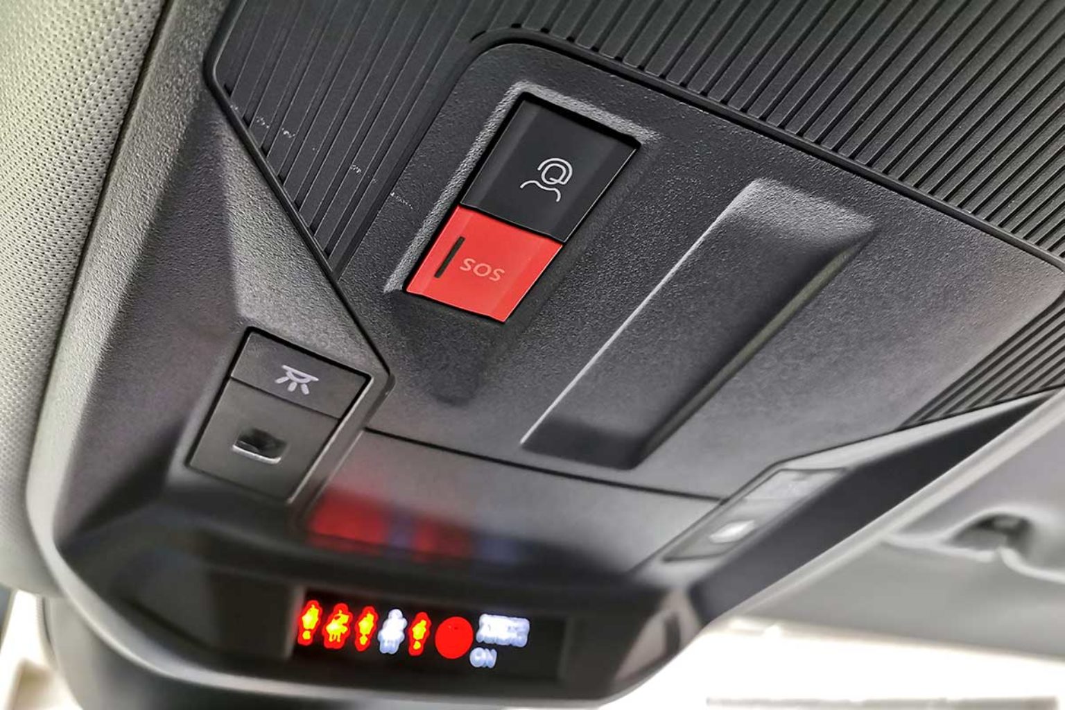 Bouton SOS Peugeot : c'est quoi et comment fonctionne-t-il